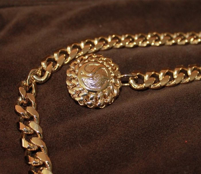 The Most Common Jewelry Trends Are Big Gold Oversized Cuban Link Chains ...